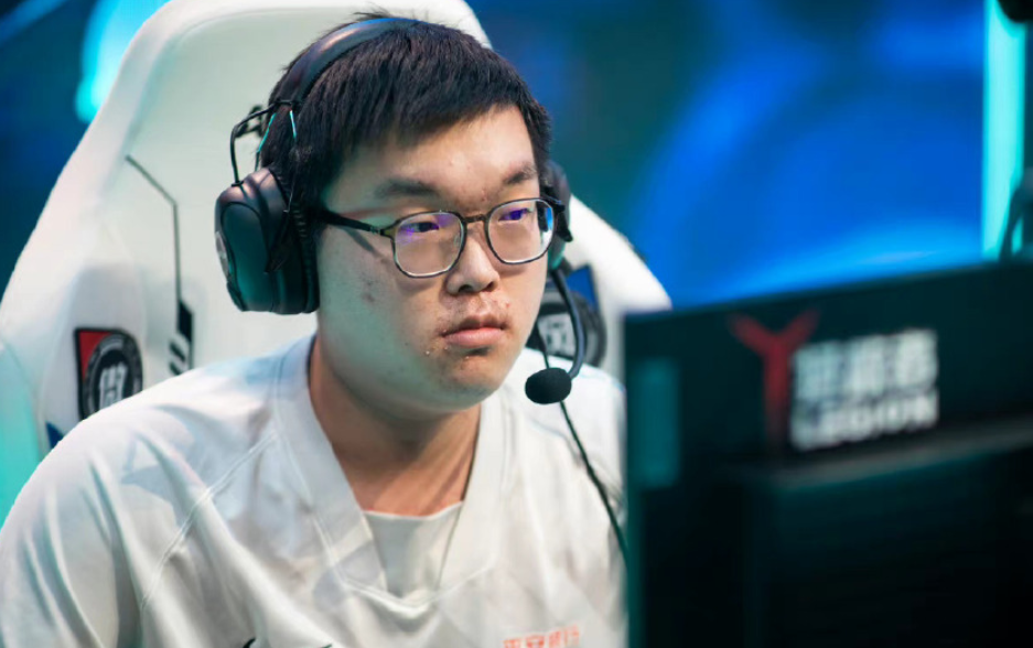 BLG新赛季大名单出炉！上单Bin，中野xun加牙膏，下路ELK加ON