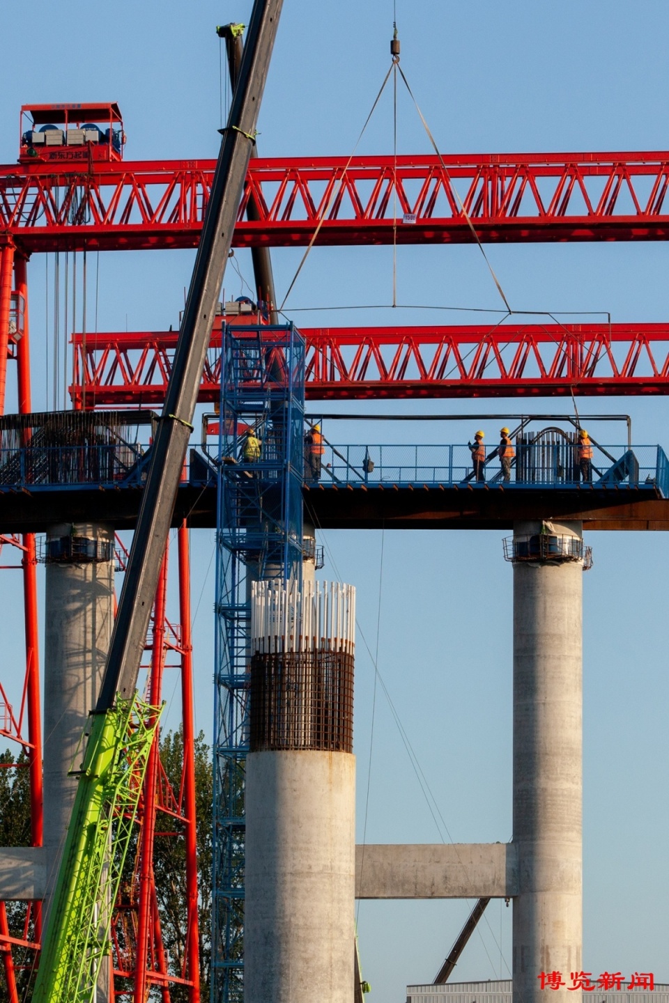 博览组图︱高青：庆章高速黄河特大桥施工忙_腾讯新闻