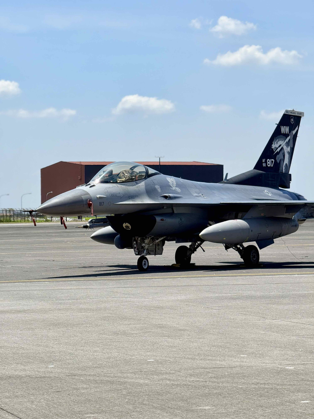 没钱买不起F16？菲律宾追加12架FA50，韩国高教机比歼10C还贵_腾讯新闻