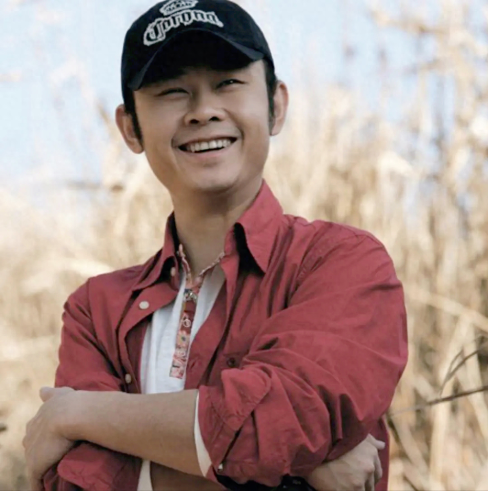 两任妻子天差地别，隐居十年复出，52岁的刀郎已认不出_腾讯新闻