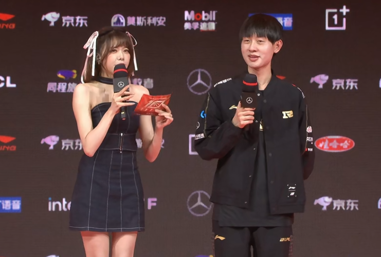 RNG击败LGD豪取三连胜，小明寒冰太准了，采访很谦虚