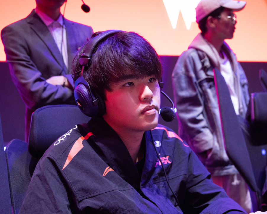 WE2：1FPX斩获S13首胜，Heng打出“打野差距”，LWX太可惜