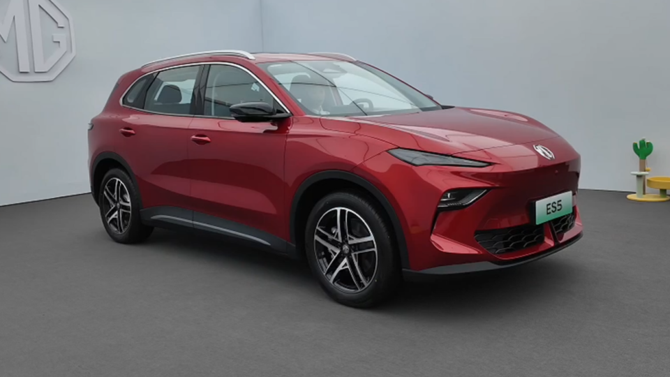 小心思还挺多！深度体验MG ES5，迎战元PLUS、银河E5有几分胜算_腾讯新闻