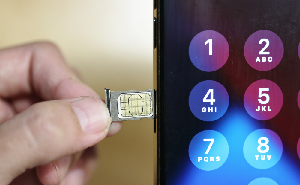 苹果将移除实体SIM卡槽使用E-SIM技术，I-SIM紧随其后｜百能云_腾讯新闻