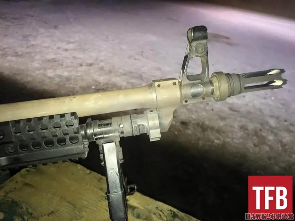 俄罗斯研制成功PKZ机枪 将PKM改成准无托构型 预计装备特种部队_腾讯新闻