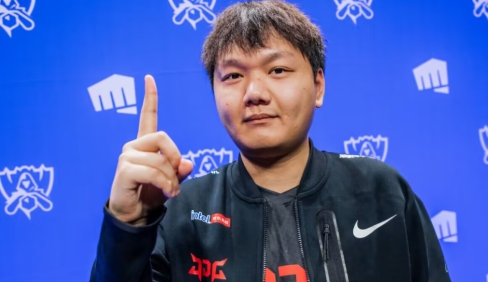 两大核心续约！JDG新赛季阵容基本确定，还能保留大王地位吗？_腾讯新闻