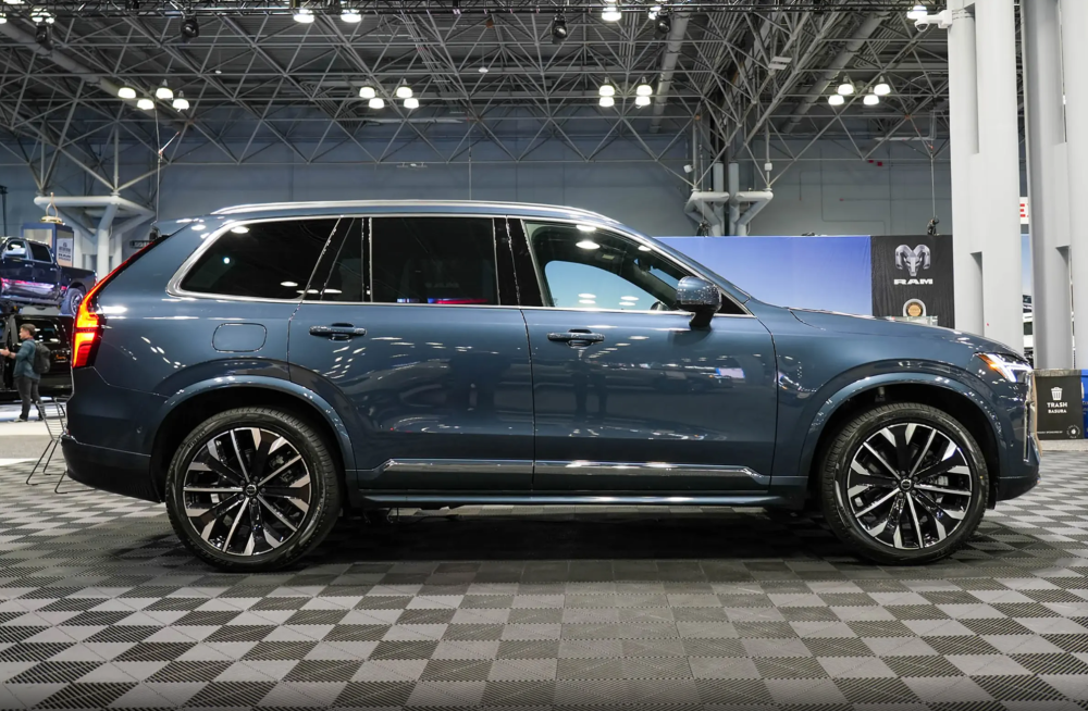 全新沃尔沃XC90，45度中网挺酷，颜值小改，也开始玩一口价_腾讯新闻