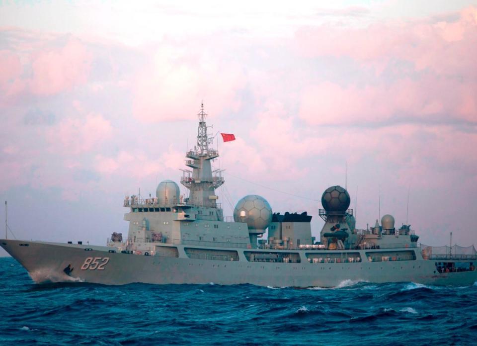 美国凑出四支“航母”编队，舰载机开上甲板，解放军815A出动_腾讯新闻