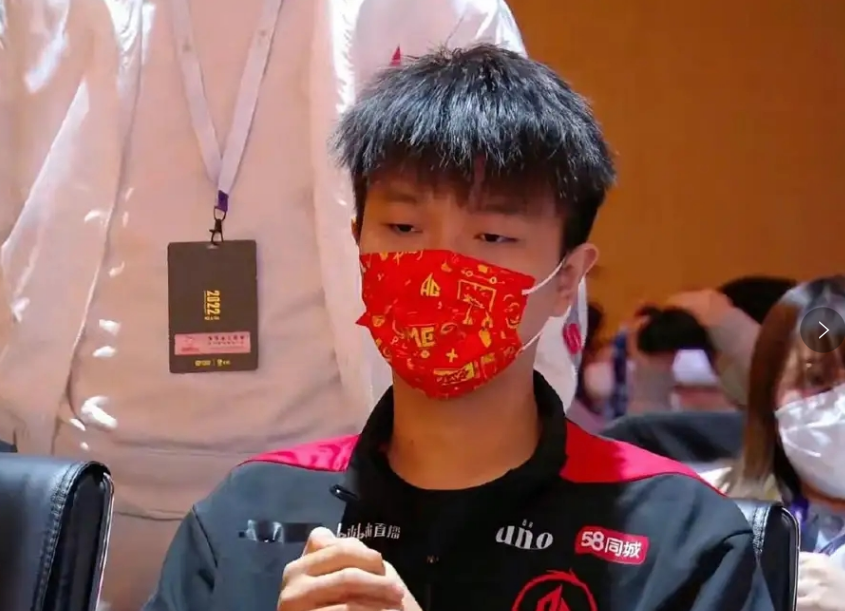 AG1-4不敌WB，一诺笑影高烧坚持打比赛，职业精神值得尊敬