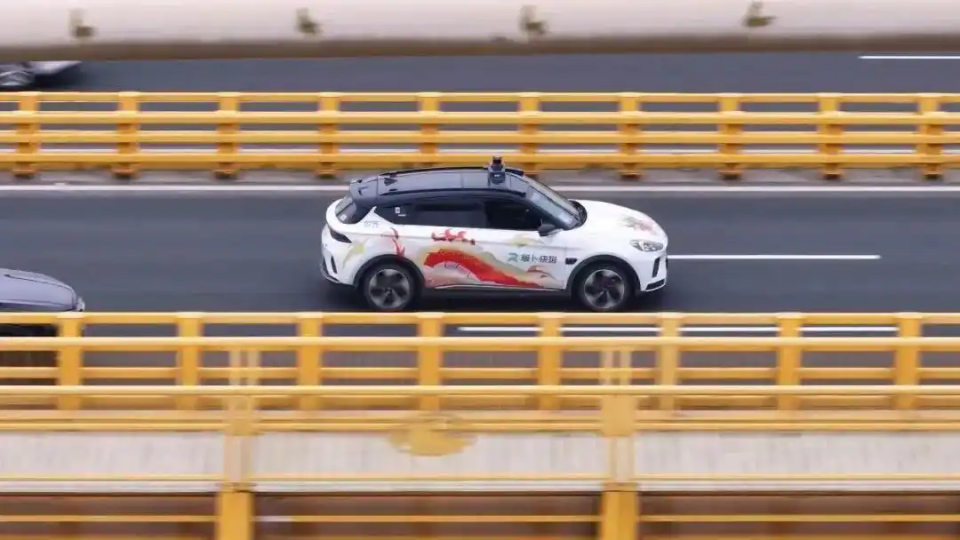 优步与百度将在英国试运行无人驾驶出租车_腾讯新闻