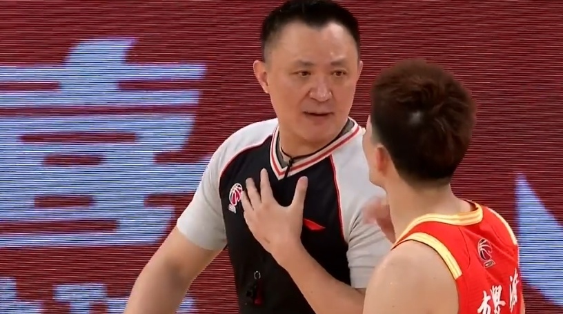 媒体人：CBA总决赛G2和G3吹罚质量不高 3人尺度明显不一格外凌乱_腾讯新闻