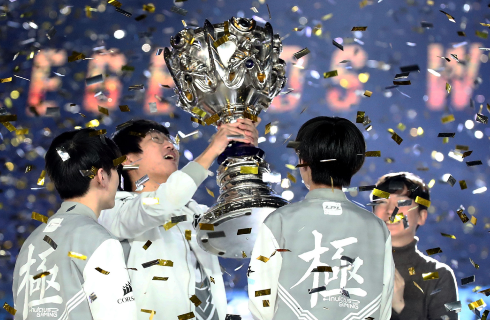 IG选手名单更新，theshy和rookie已回归，将重组S8冠军阵容_腾讯新闻