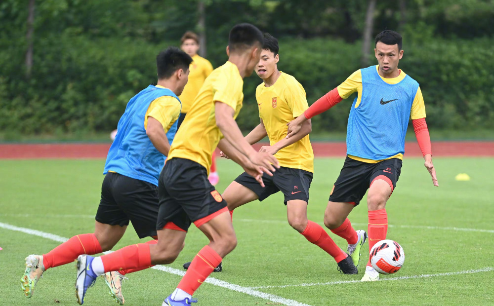 方昊不如陶强龙，U23国足被碾压，超龄中场独一档，戴伟浚状态糟糕_腾讯新闻
