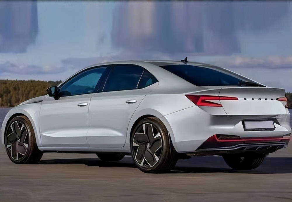 没认输？新斯柯达“速派”闪亮登场，升级48V轻混＋7AT变速箱！_腾讯新闻