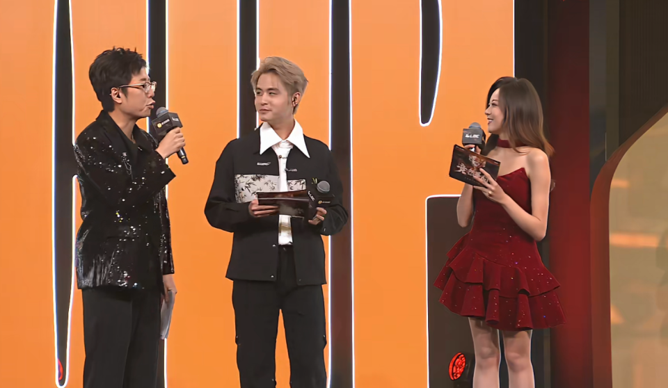 老头杯阵容：Uzi小明同队，Doinb金贡lwx重聚！MLXG队3韩援_腾讯新闻