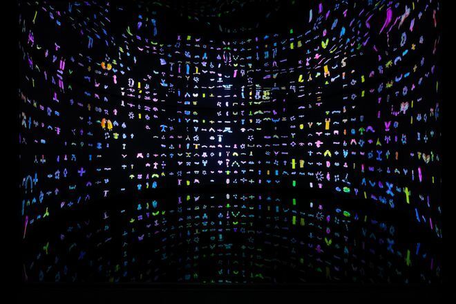 798CUBE重磅呈现Universal Everything中国首展《未来的你：行走的进化》_腾讯新闻