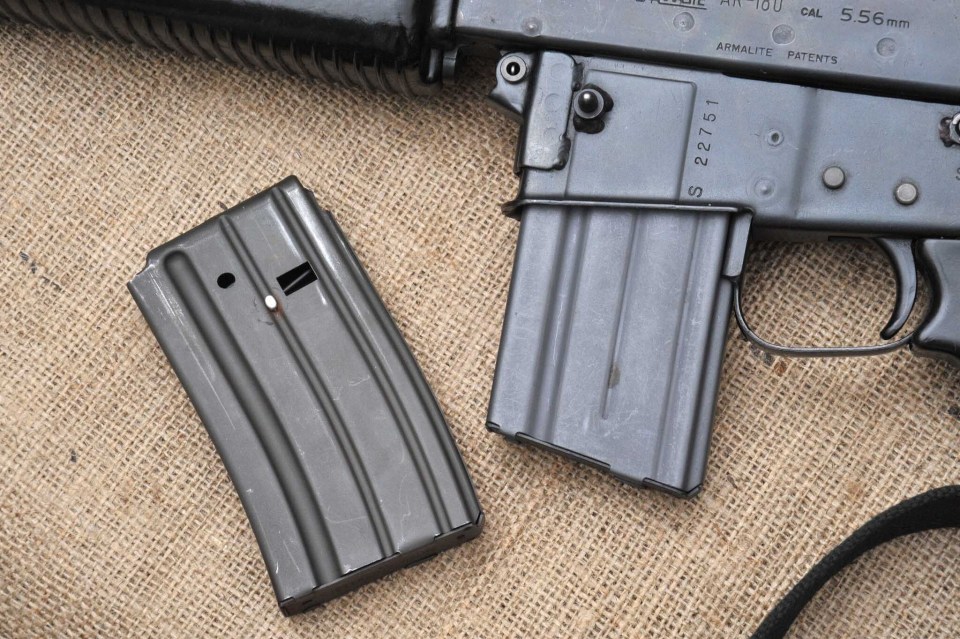 大名鼎鼎的“寡妇制造者” 阿玛莱特AR-18突击步枪_腾讯新闻