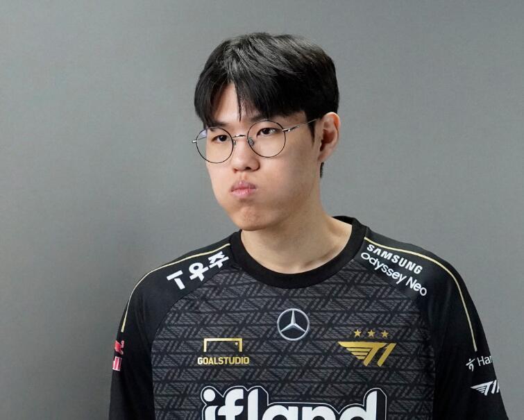 Oner成为第二个宁王，夺冠后就跟女友分手，女友长相甜美_腾讯新闻