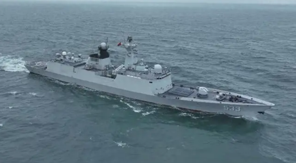 第六批054A型护卫舰：装备了100毫米舰炮，未换装368型相控阵雷达_腾讯新闻