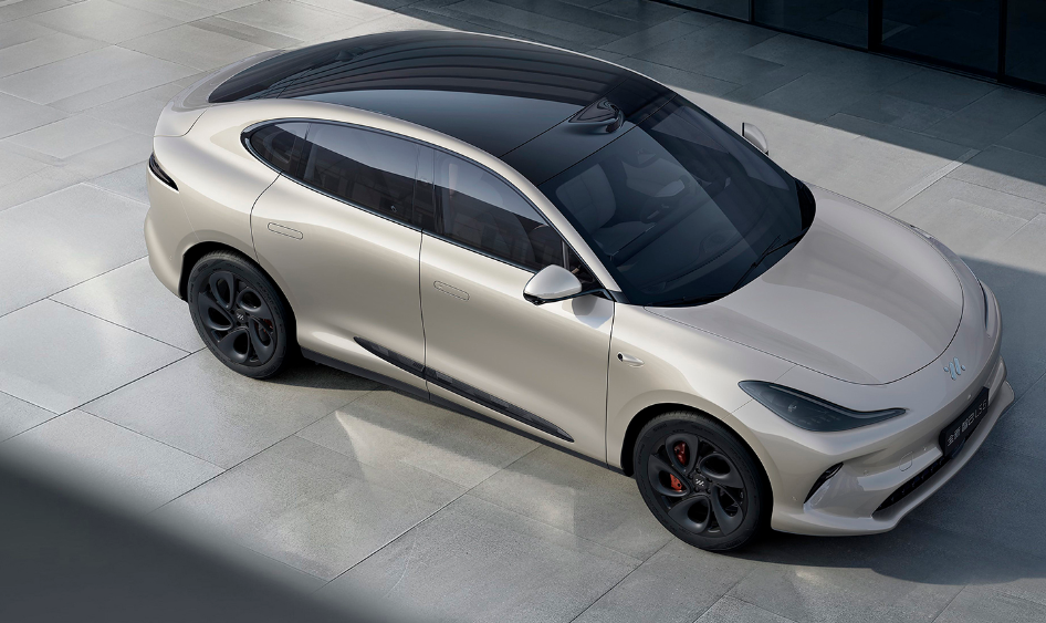 采用准900V平台，智己LS6年度改款亮相，快充15分钟续航增加570km_腾讯新闻