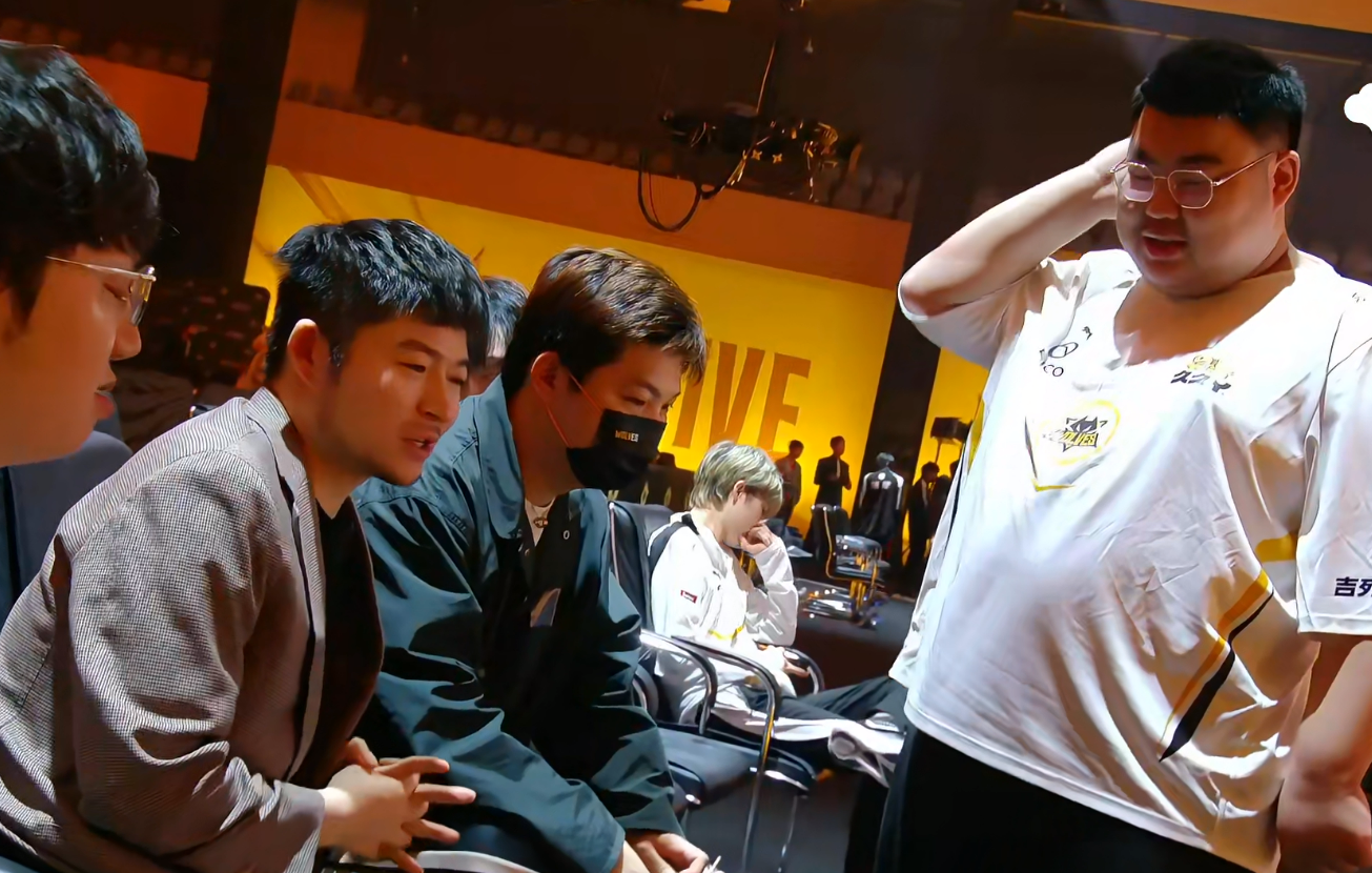 EDGM战平狼队太意外，Fly最怕的男人回来了？B组有变数了