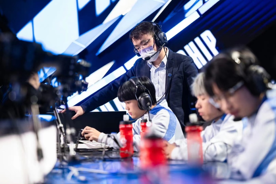 LoveCD深夜发文：告别TTG，晒出和老林合影，狼队新教练浮出水面！_腾讯新闻