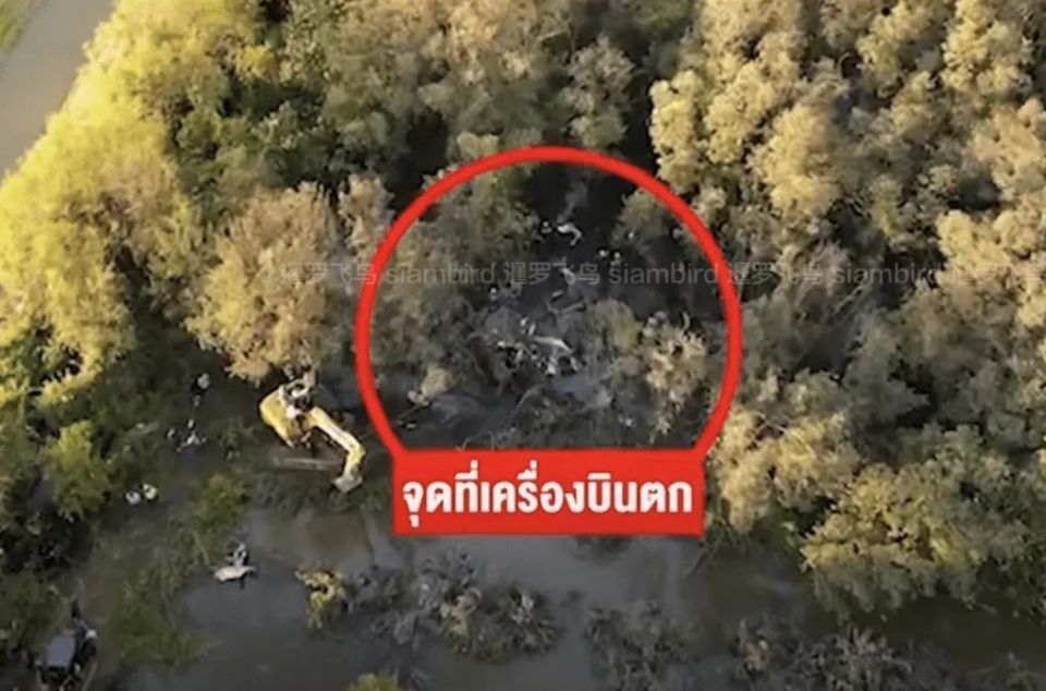 疑点重重：泰国小型飞机坠毁瞬间曝光！90度坠地10米深，七大疑问成谜_腾讯新闻