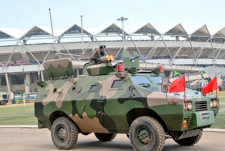 中国警用装甲车激战俄乌战场！车臣士兵驾车参战，浑身挂装格栅网_腾讯新闻