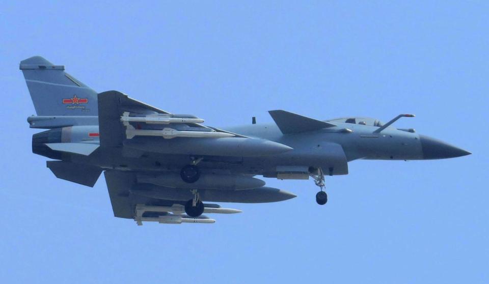 折翼PL15E亮相珠海，歼35载弹量暴增50%，挂载终于超越了歼10_腾讯新闻