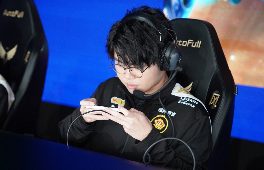 eStar惨败WB，子阳状态依然低迷，北笙感叹易峥很可怜，Alan破防_腾讯新闻