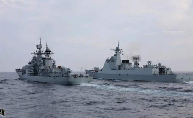 054AG型护卫舰：将成为护卫舰支队主力，不再分配给驱逐舰支队_腾讯新闻