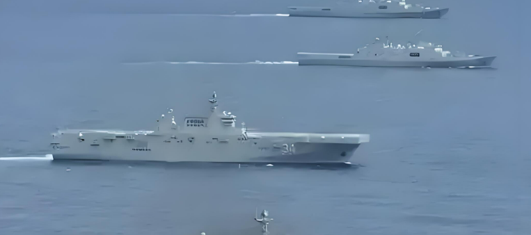 红旗16C首次亮相阅兵式，助力国产054A型护卫舰升级成防空舰_腾讯新闻