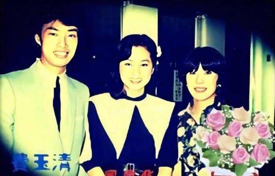 他现在不唱歌了,爱过一次就再没动心,孝道与尊严之间他选了孤独_腾讯新闻