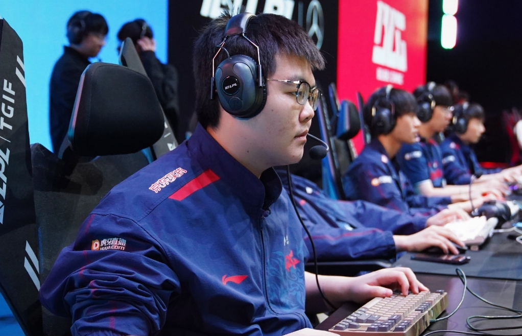 Xun关键时刻出错，JDG力克BLG，Tabe教练表明决心