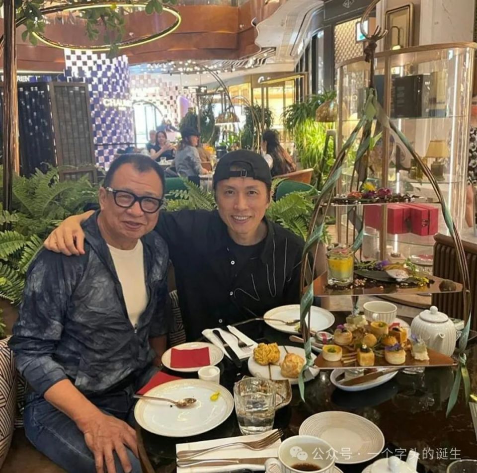 许绍雄家世显赫，入行后甘做配角：我不是主角，但有好多代表作_腾讯新闻