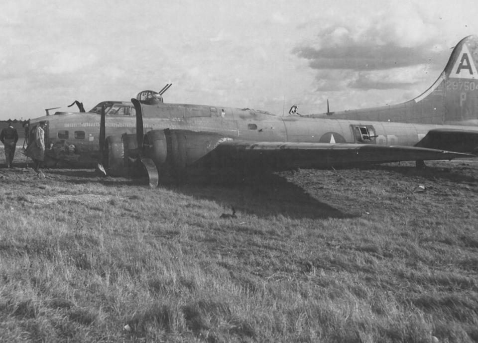 二战B17轰炸机，九死一生的反人类炮塔，一度成为成为寡妇制造机_腾讯新闻