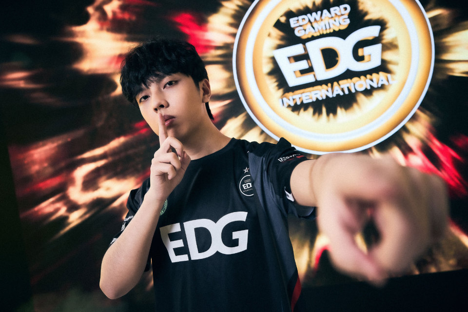 爆了！EDG四名选手“怒怼”S1Mon：要一直哄着你打比赛嘛_腾讯新闻