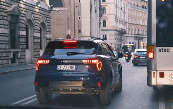 吉利推出“性能SUV”！2.0T+8AT，颜值炸裂，预计12万级起_腾讯新闻