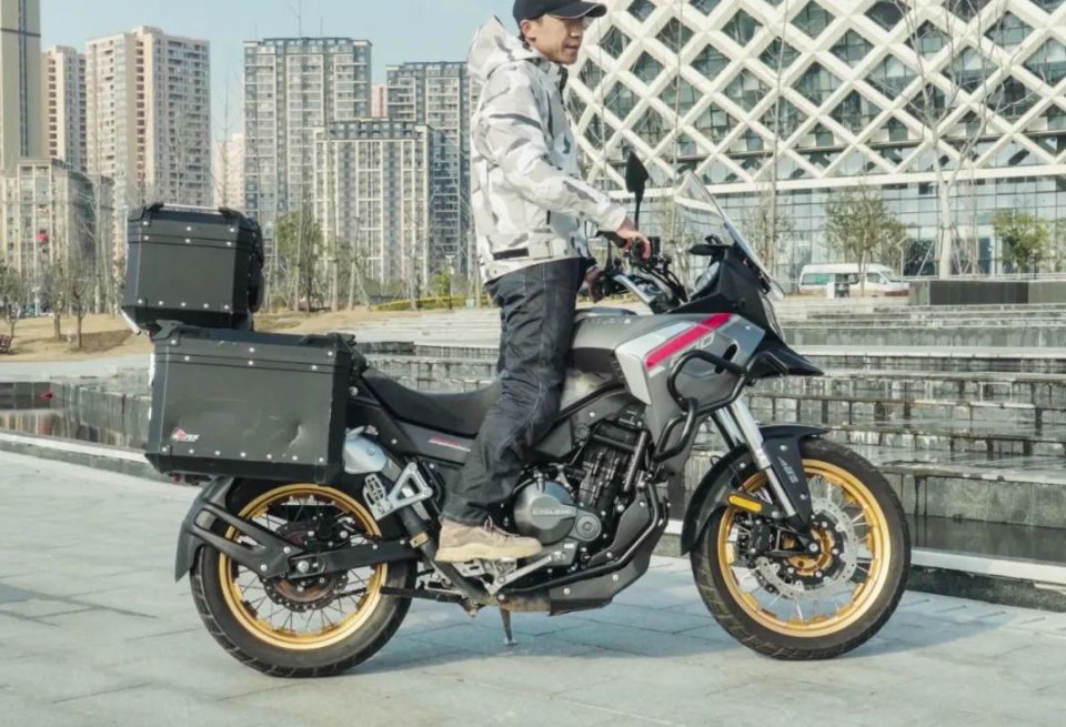 实车首评：普通摩旅人最需要的，RX600全都有_腾讯新闻