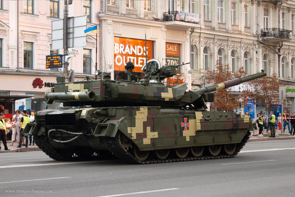 配备北约火炮的堡垒“Оплот”T-84-120“雅塔甘” 坦克_腾讯新闻