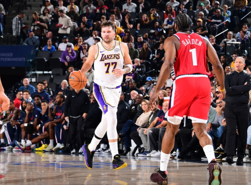 湖人爆冷不敌快船！詹姆斯36分，小卡爆发，一战可以看清四位球星_腾讯新闻