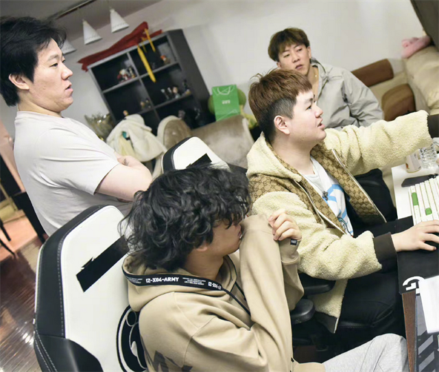 IG结束连败全靠大粽老师？Doinb却在泼冷水：Zoom现在对线太拉胯