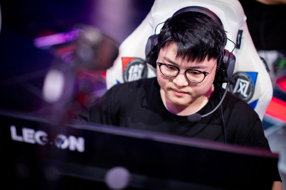 不装了？RNG输给BLG后，Uzi直播放歌曲《好日子》庆祝！弹幕炸了