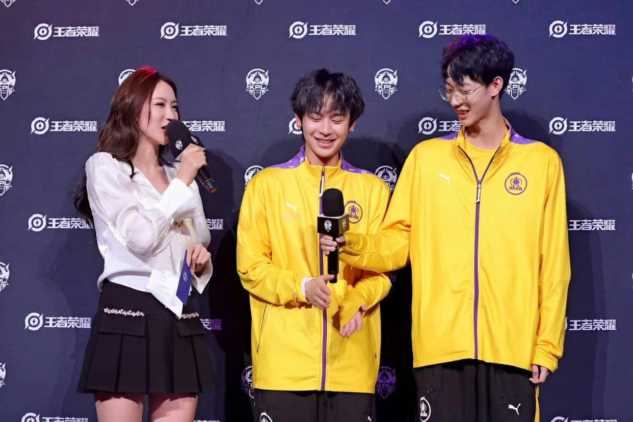 AG爆冷被Hero零封，责任在于谁？Bao教练BP不粘锅，选手太拉胯！