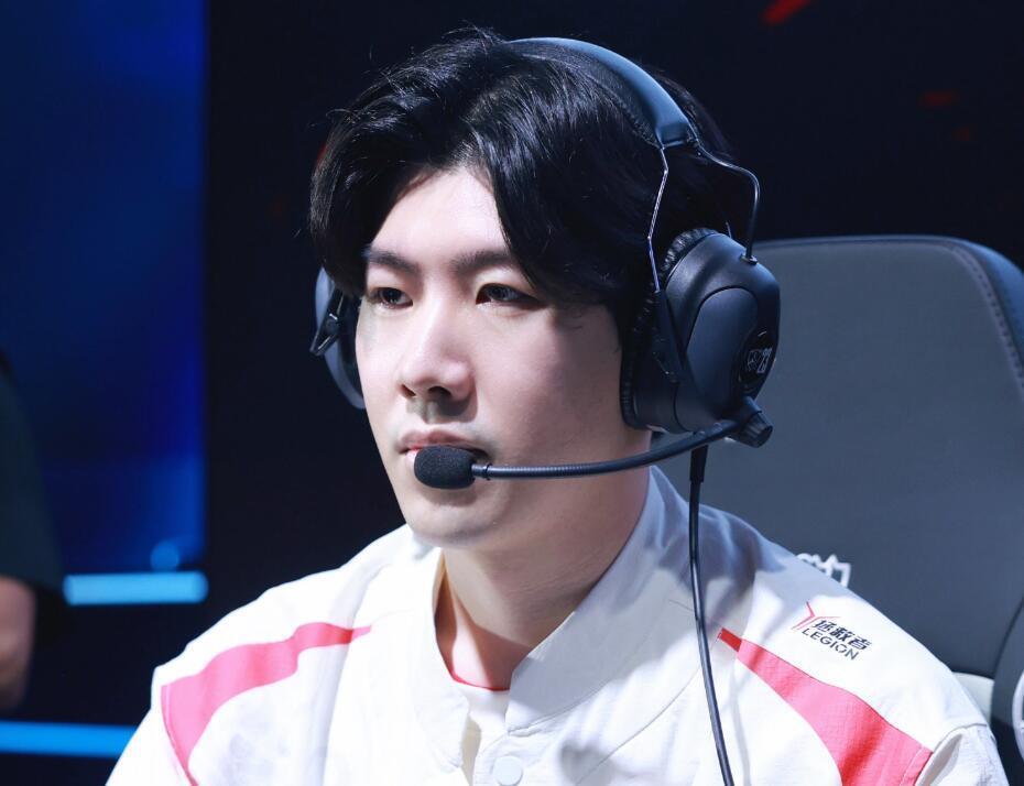 炫神曝光theshy真面目，都是伪装给粉丝看的，他本人非常自私_腾讯新闻