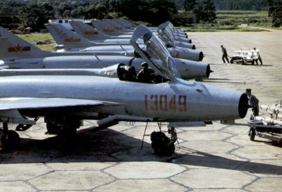 歼-7G战机集成了当时诸多先进技术，为何最后却被淘汰了？_腾讯新闻