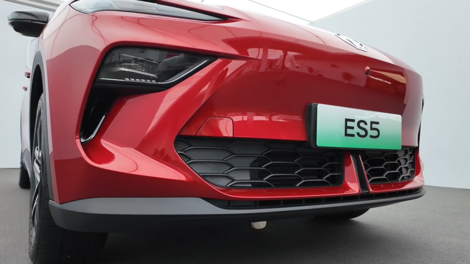 小心思还挺多！深度体验MG ES5，迎战元PLUS、银河E5有几分胜算_腾讯新闻