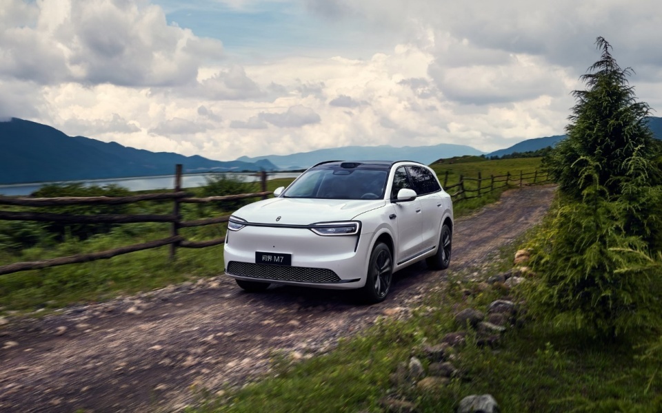 问界M7全系搭载DriveONE电机加持，为国民幸福出行护驾？_腾讯新闻