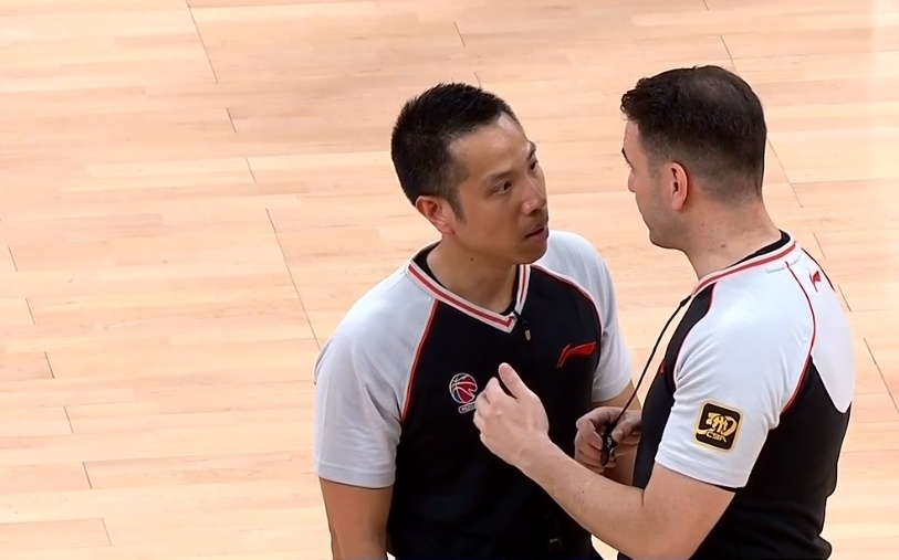 媒体人：CBA总决赛G2和G3吹罚质量不高 3人尺度明显不一格外凌乱_腾讯新闻