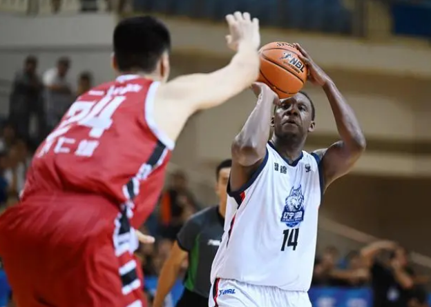 46分＋49分！前辽篮超级外援NBL赛场大杀四方，能否重返CBA？_腾讯新闻